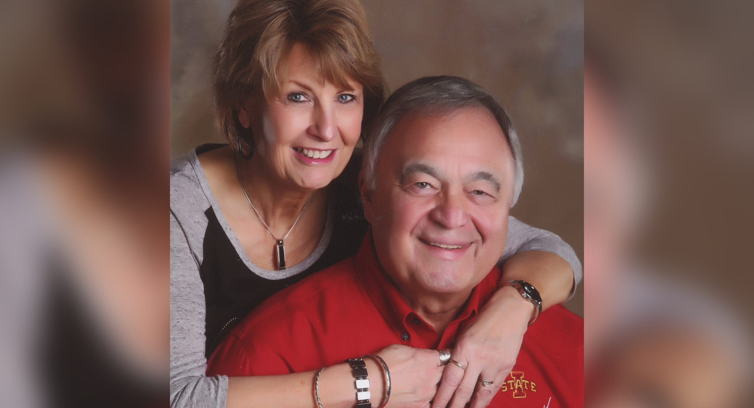 Mick and Judy Guttau receive Medal from Iowa State University
